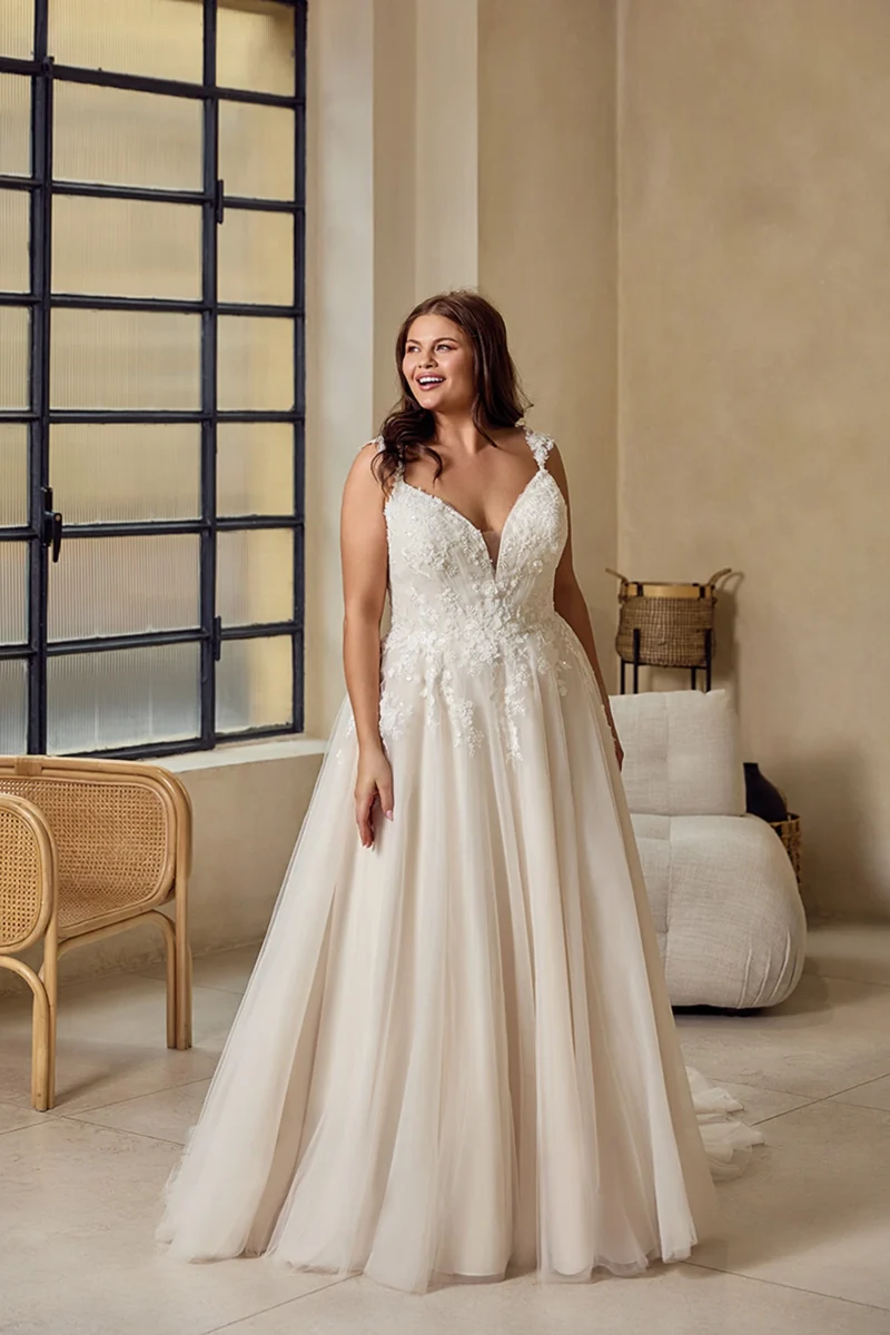 Lilah Curvy | Lin-Riehl Das Hochzeitshaus